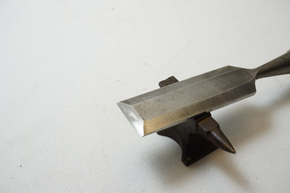 FINE E. A. BERG ESKILSTUNA SOCKET CHISEL - 1 1/2" – Ted Dawson Antique ...